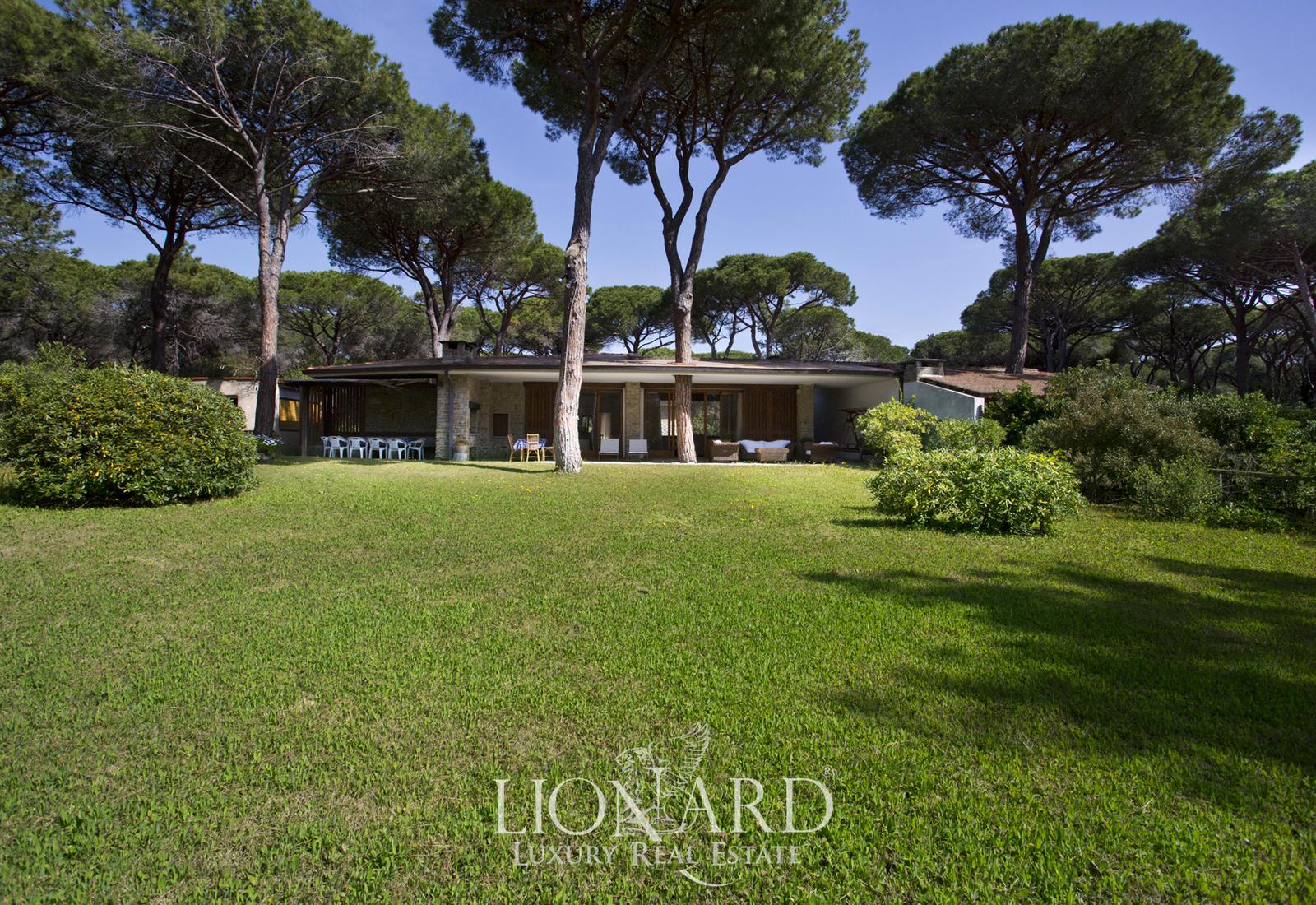 Villa For Sale In The Pine Forest Of Roccamare | Lionard