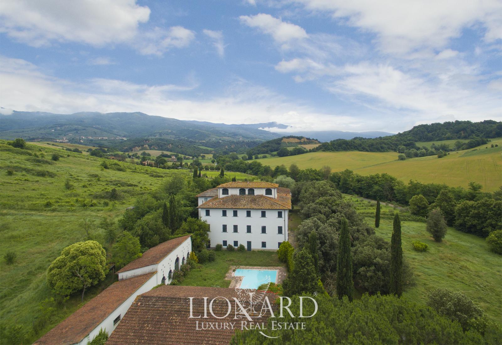 Stunning Villa For Sale Near Arezzo | Lionard