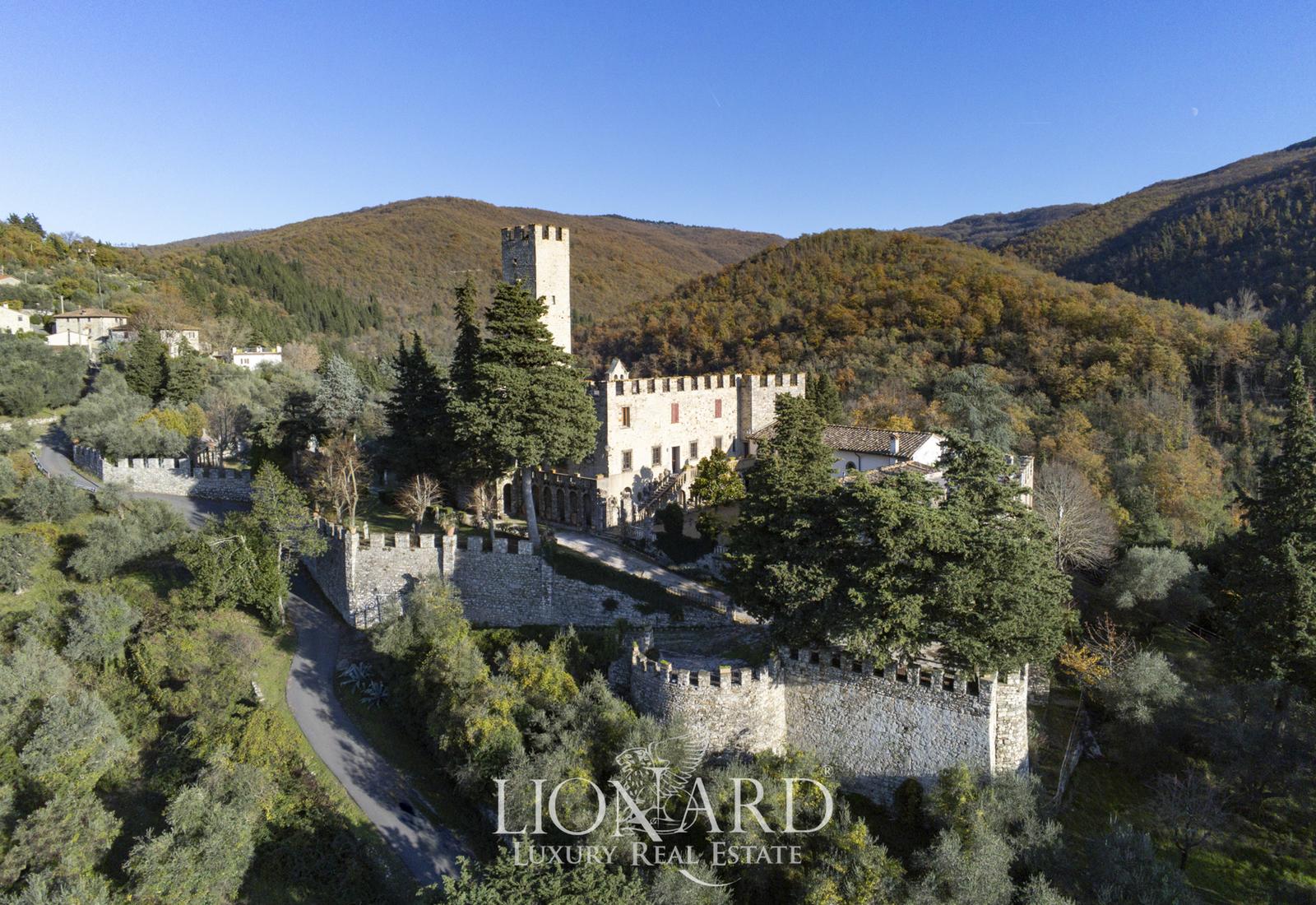 Forntida Slott Till Salu I Toscana | Lionard