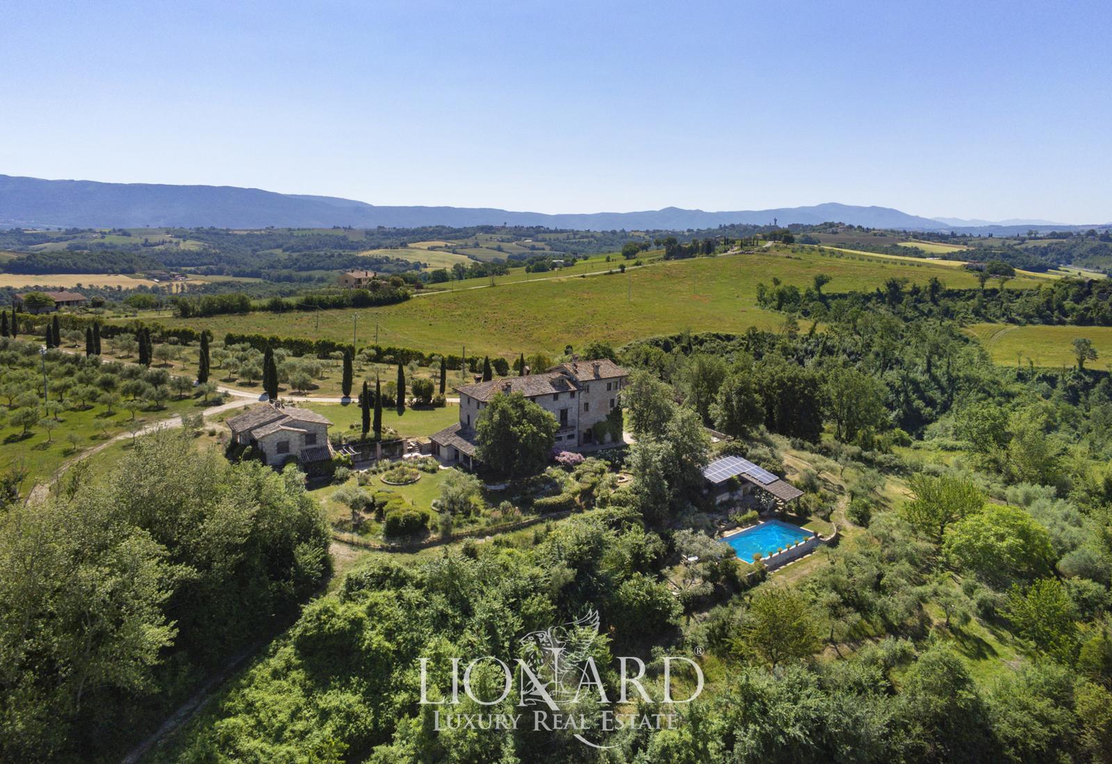 Stunning Farmhouse For Sale In Todi | Lionard