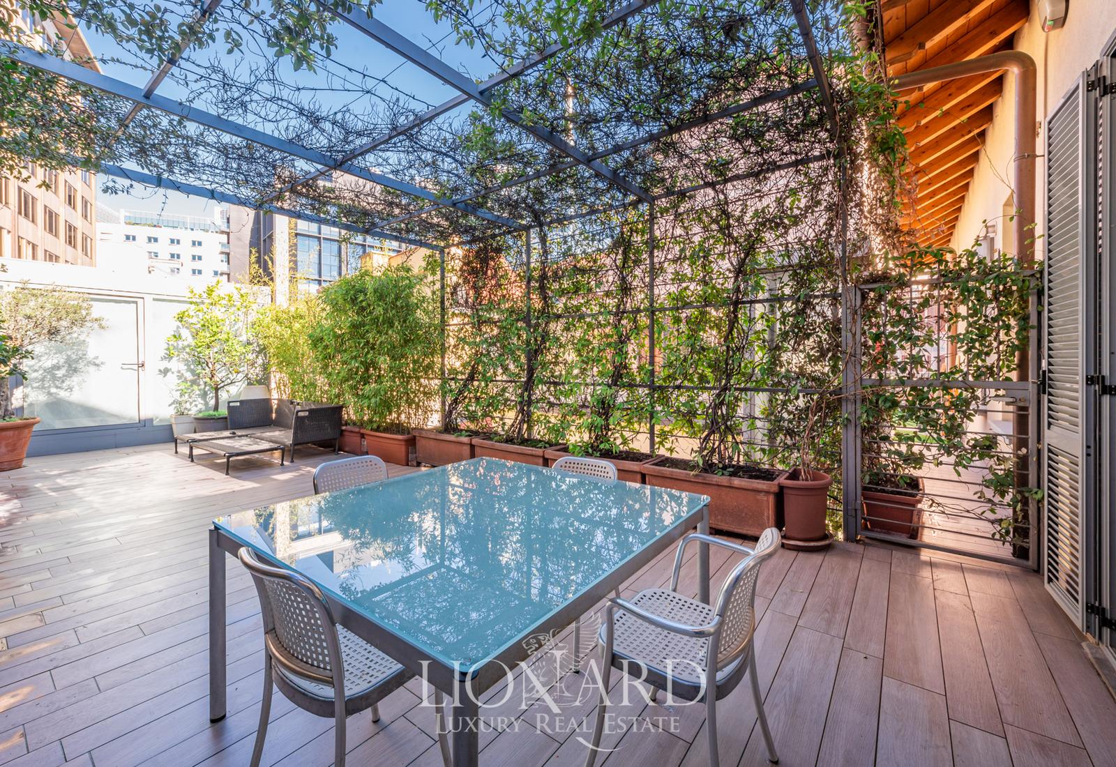 Modern Apartment With Terrace In Milan | Lionard