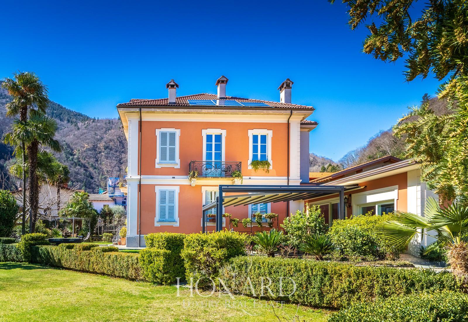 Splendide Villa D'époque Sur Les Rives Du Lac Majeur | Lionard