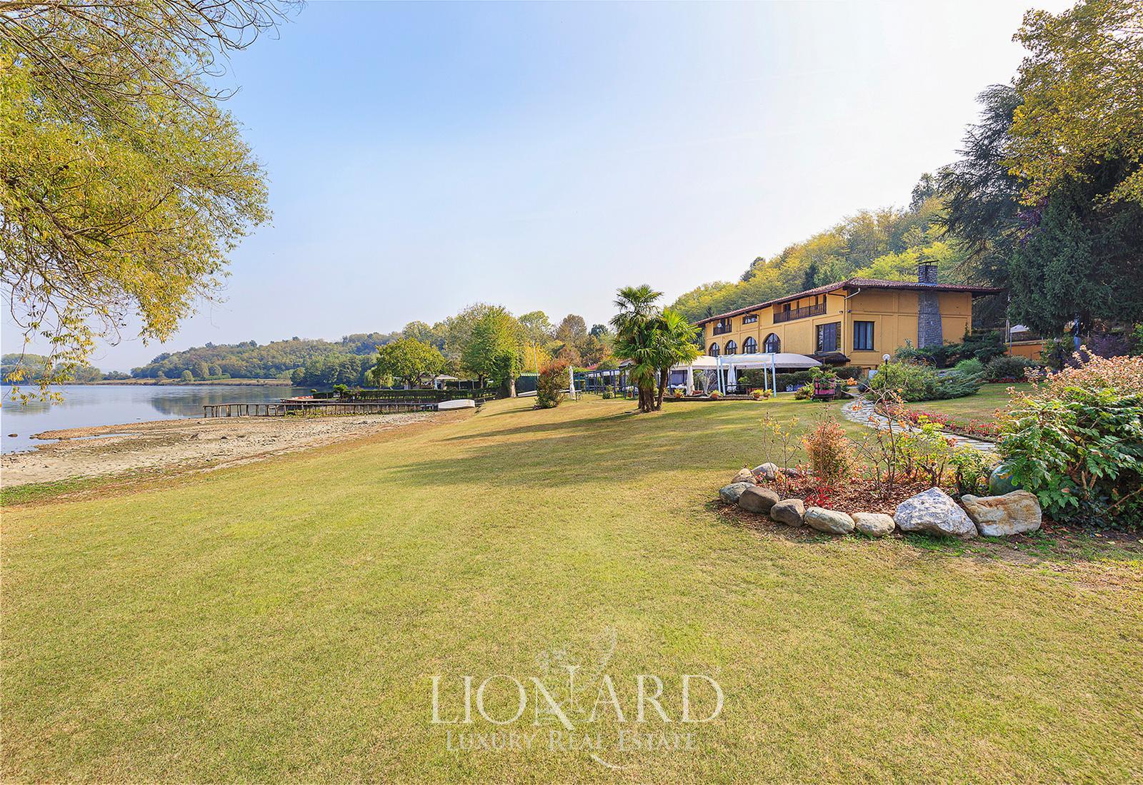 Luxurious Lake-front Estate In Piedmont | Lionard