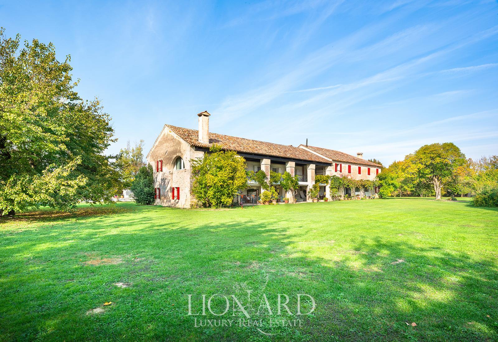 Typical Period Farmhouse In Treviso | Lionard