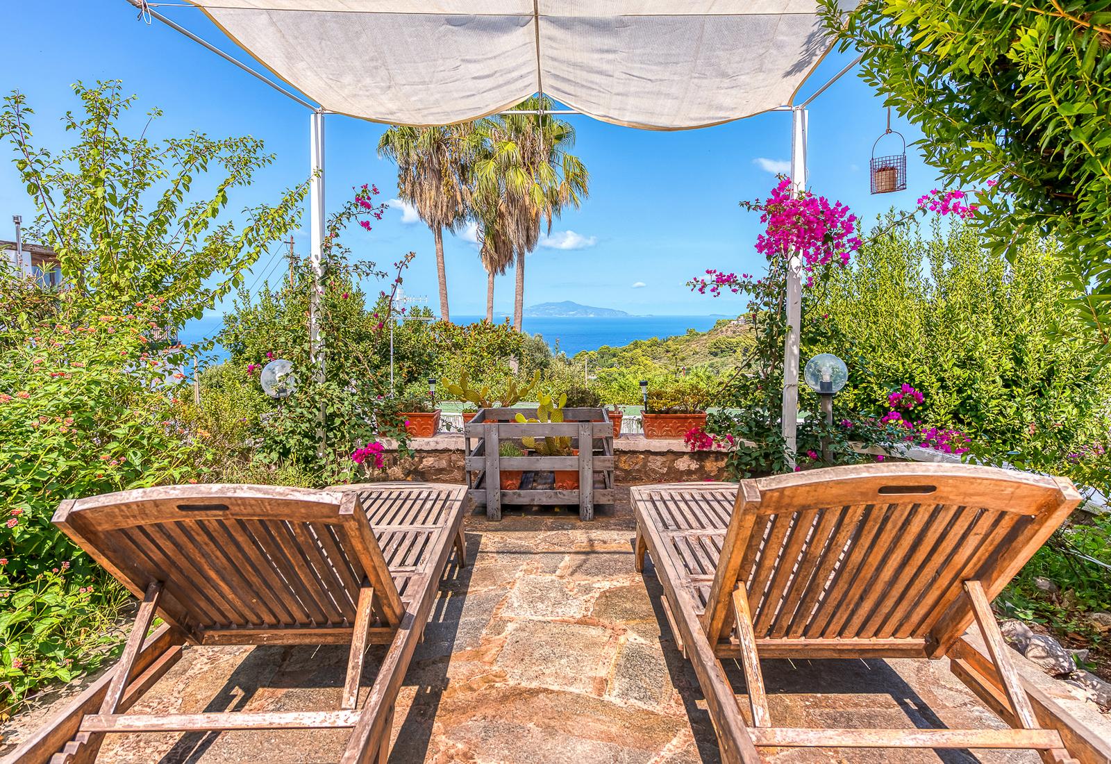 Stunning Panoramic Villa In The Heart Of The Island Of Capri | Lionard