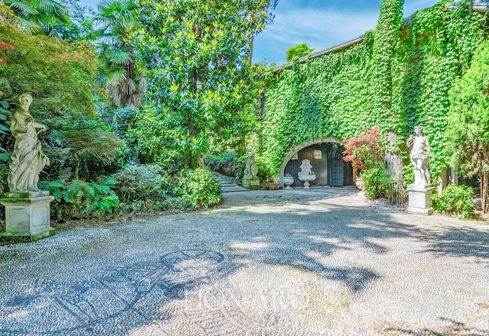 Eclectic Luxury Villa Between Milan And Lecco | Lionard