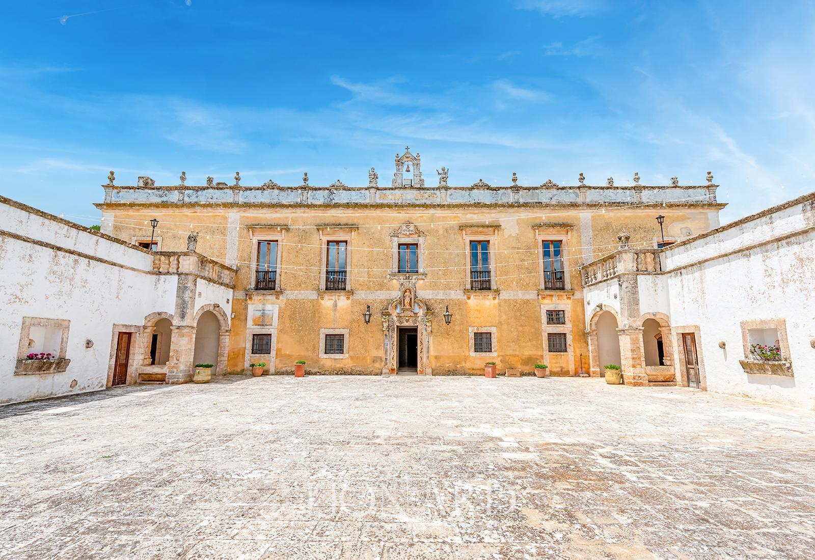 Noble Fortified Farmstead In The Heart Of Baroque Puglia | Lionard