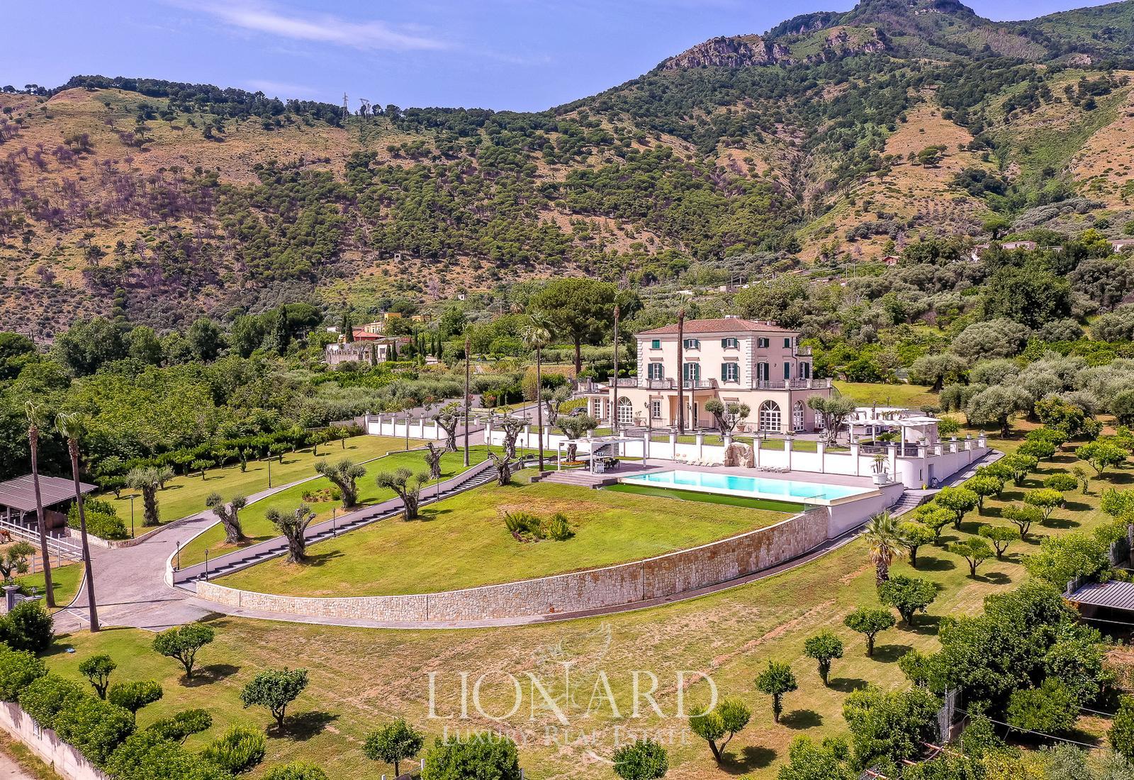 Historical Villa In The Countryside Near Pompeii And The Vesuvius | Lionard