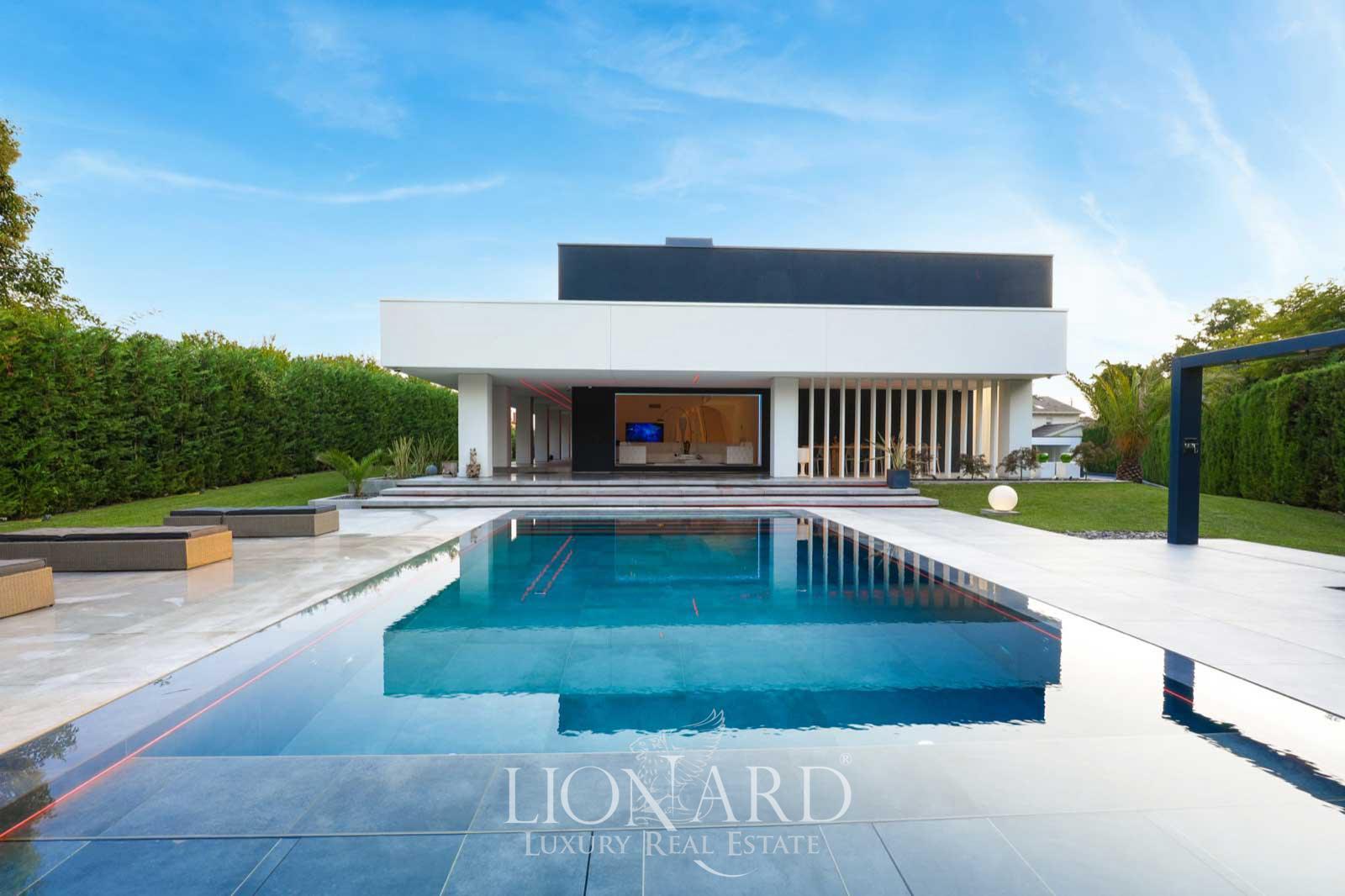 Spectacular Newly-renovated Modern Villa In Treviso | Lionard