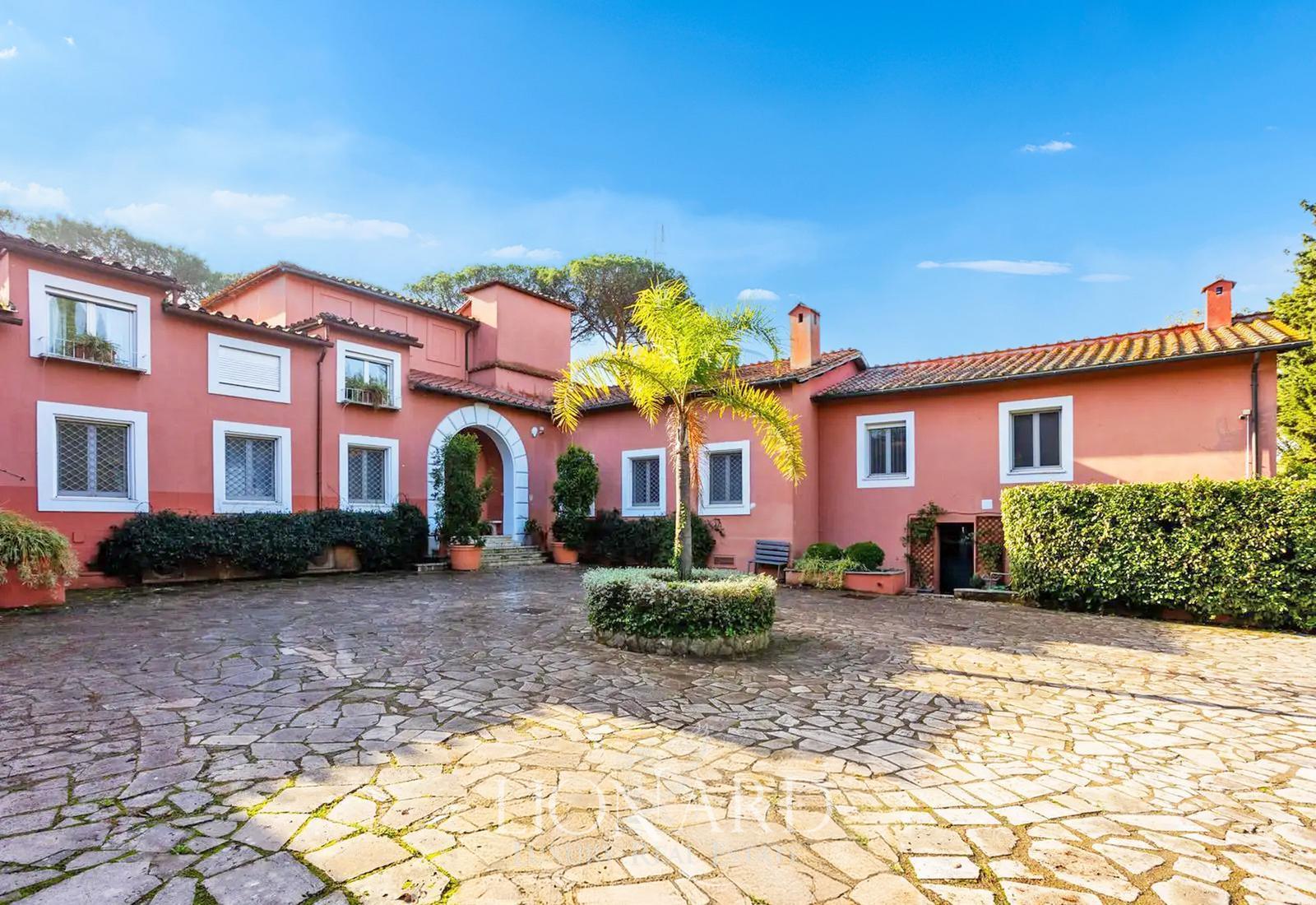 Roman Villa For Sale On The Border With The Appia Antica Park | Lionard