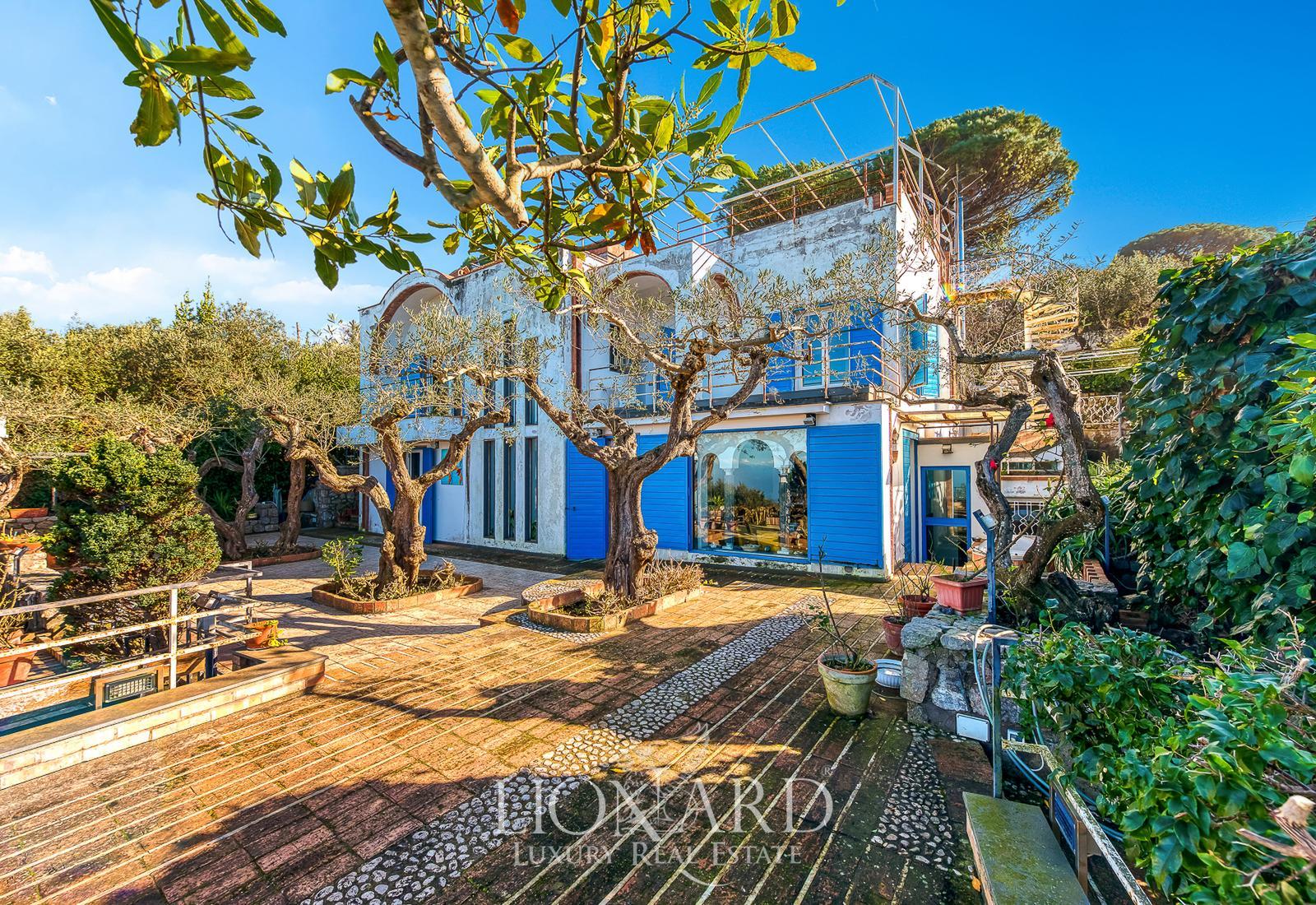 Elegante Villa In Vendita A Anacapri Con Panorama Sul Mare | Lionard