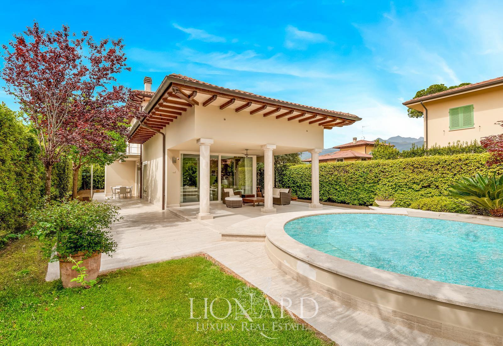 Moderna Villa Di Lusso Con Piscina A Forte Dei Marmi In Vendita | Lionard