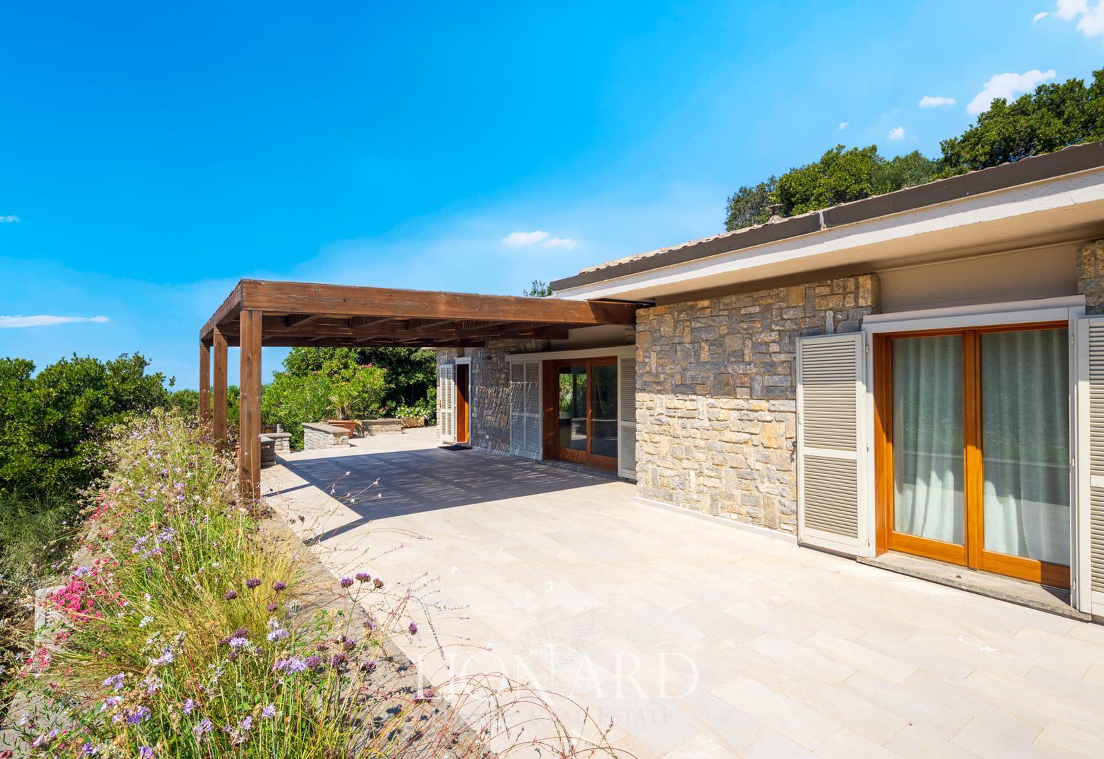 Prestigiosa Villa Ristrutturata In Vendita A Punta Ala | Lionard