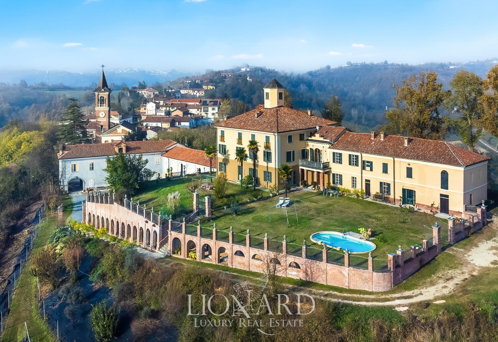 Espléndido Castillo Del Siglo XVII Con Viñedos Y Piscina En Asti | Lionard