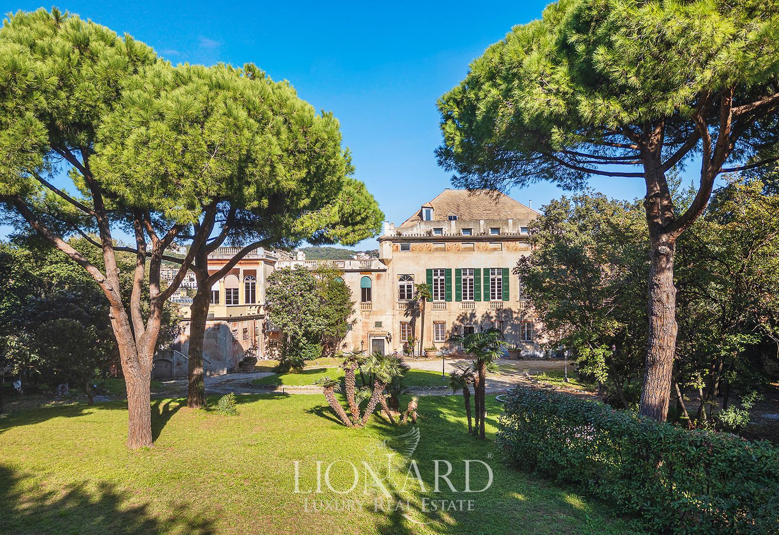 Residenza D’epoca Con Affreschi E Terrazze Nel Cuore Di Genova | Lionard