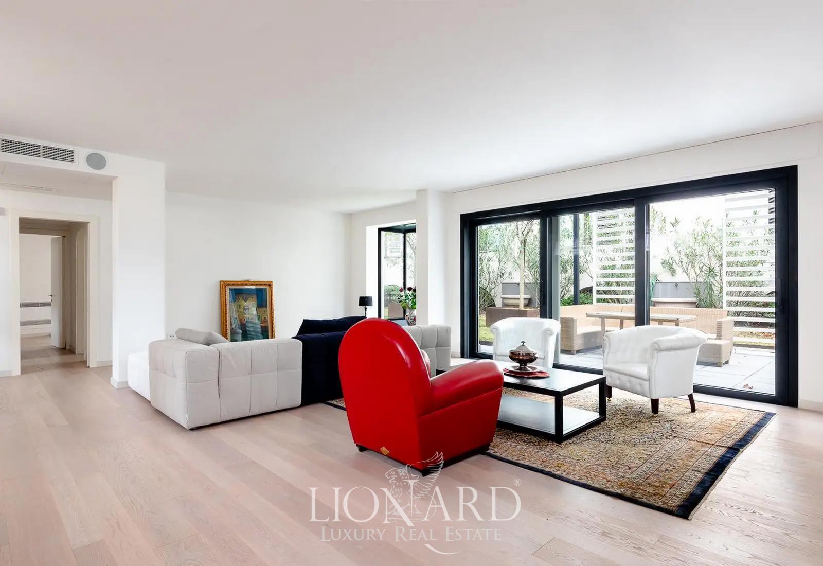 Modern Villa With A Garden, Garage And Lift In Central Padova | Lionard