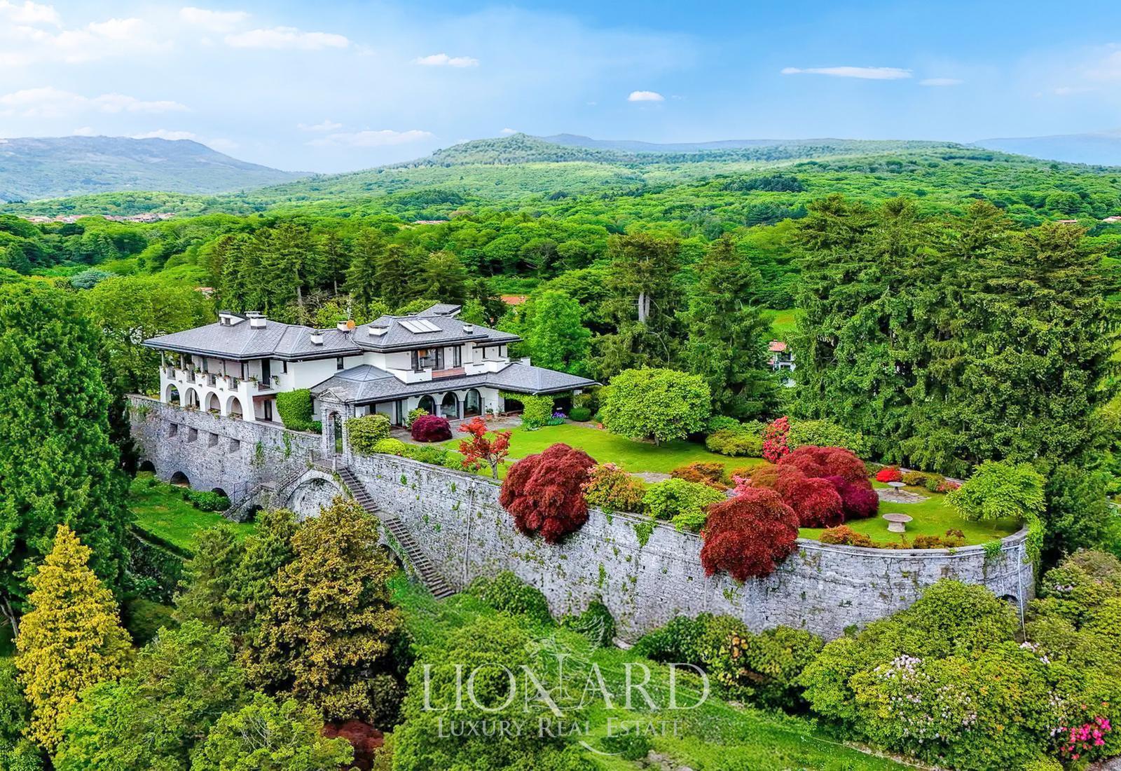 Desogner Villa By Luigi Vietti, With Park And Pool In Biella | Lionard