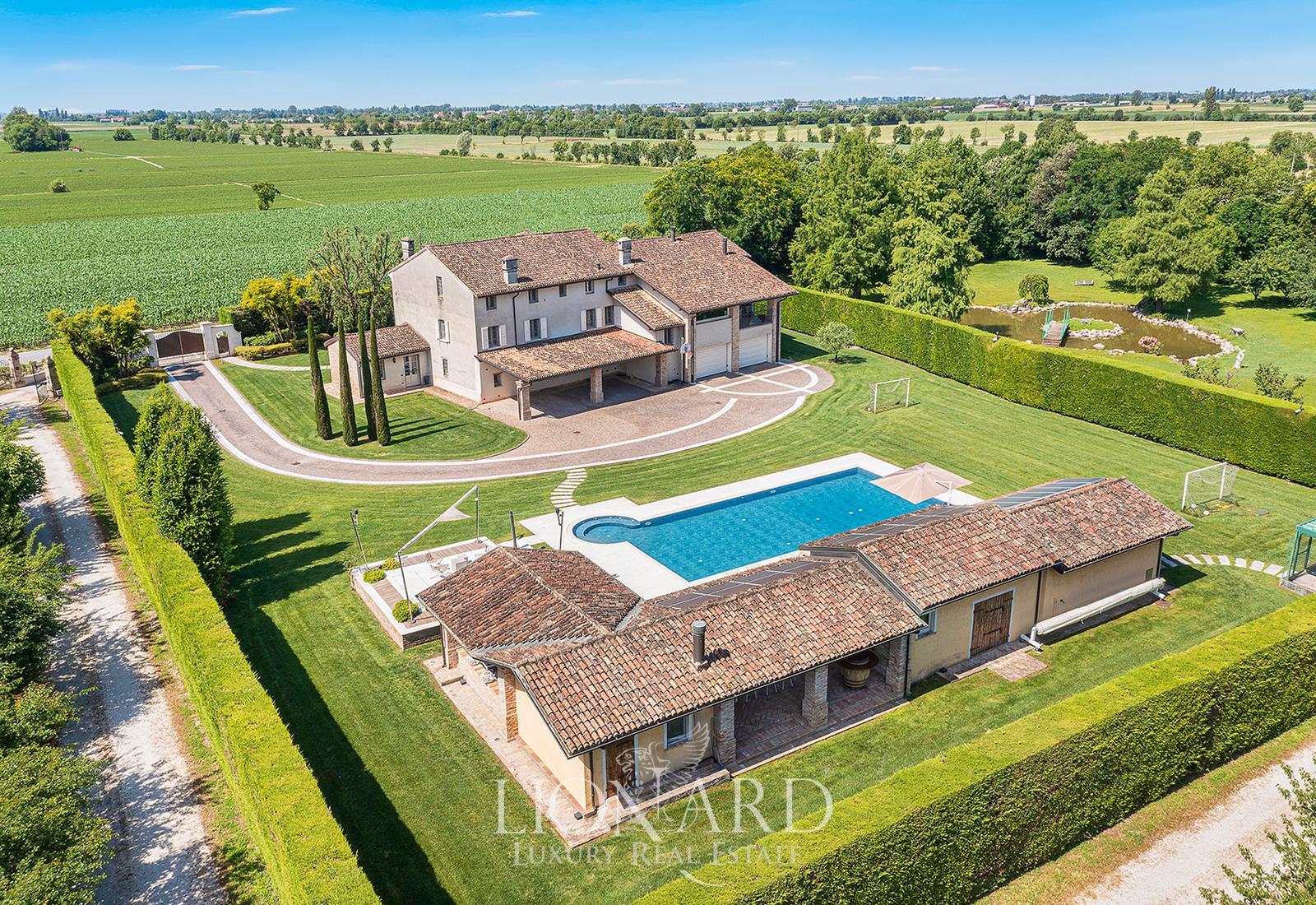 Luxury Villa With Pool Between Mantua And Lake Garda | Lionard