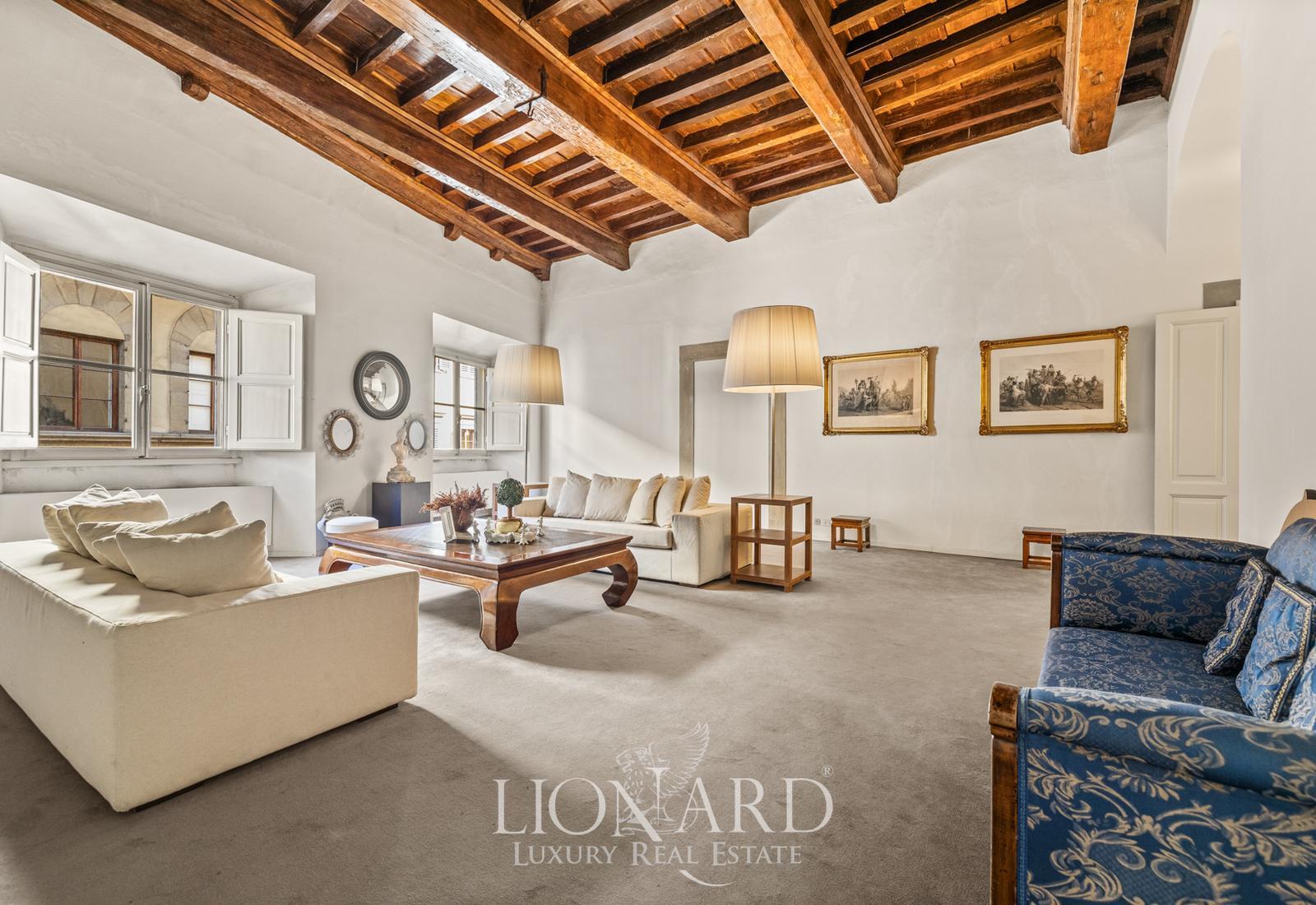 Elegant Apartment In The Heart Of Florence's Oltrarno Area | Lionard