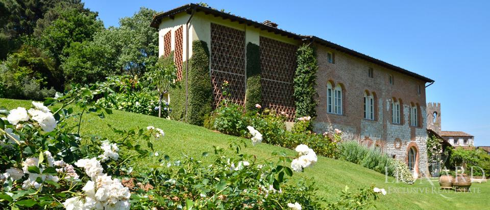 Villa In Lucca With Park And Lake | Lionard