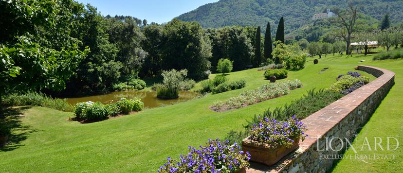 Villa In Lucca With Park And Lake | Lionard
