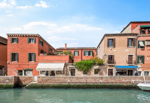 Two-storey Property With Garden And Terrace In Venice | Lionard